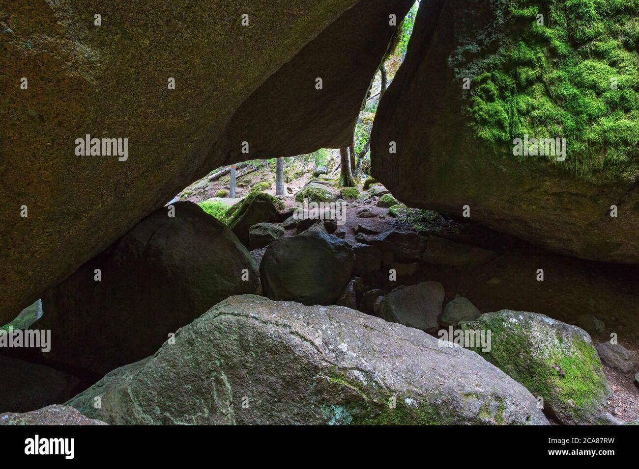 Boulders of rocks and caves hi-res stock photography and images - Alamy