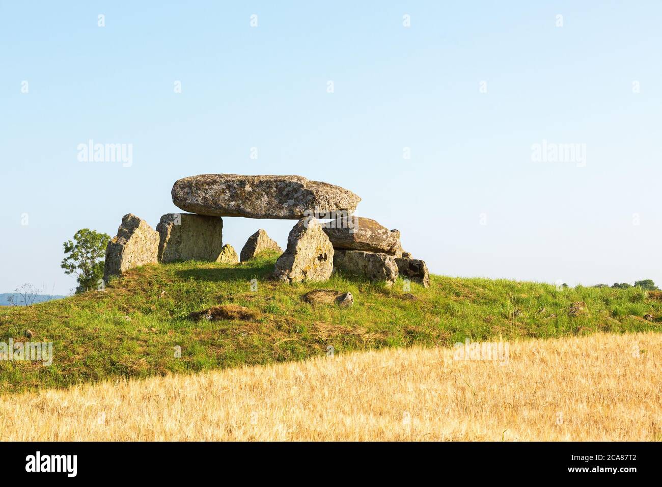 Megalith tomb hi-res stock photography and images - Alamy