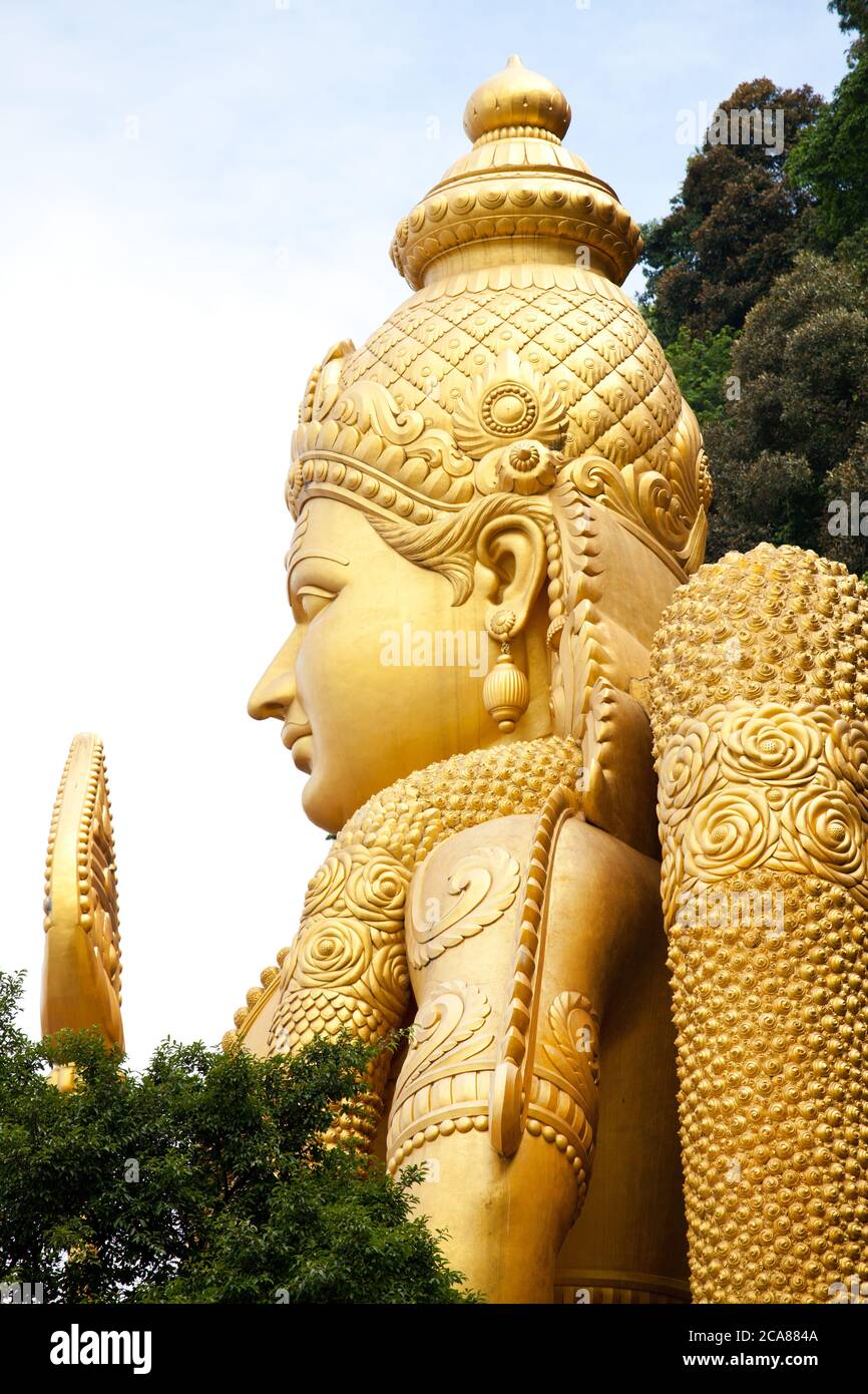 Statues lord murugan hindu deities hi-res stock photography and images ...