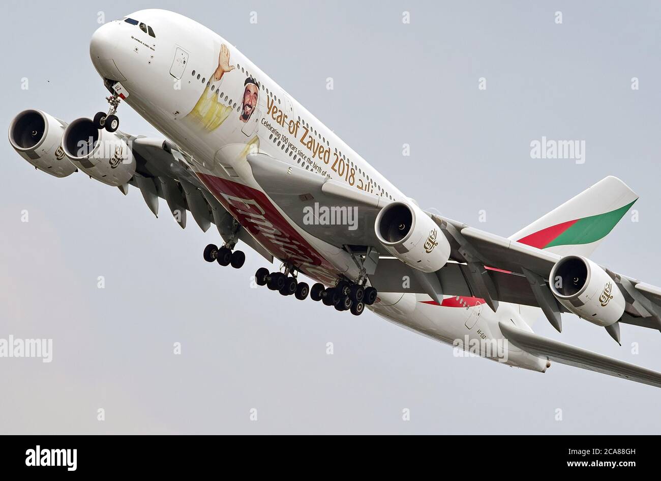 Emirates airbus a380 800 tower hi-res stock photography and images - Alamy