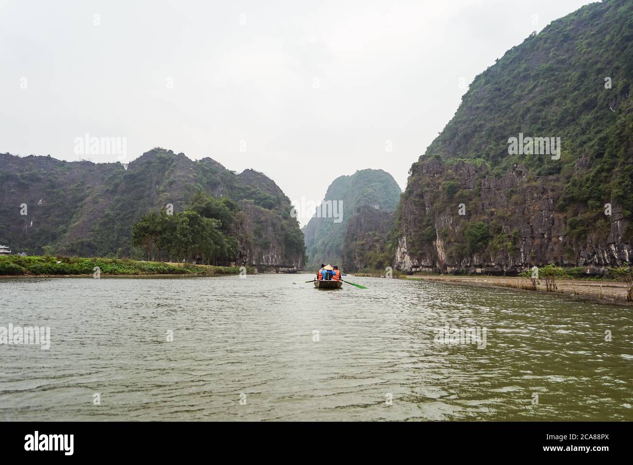 Tam Coc / Vietnam - January 25, 2020: unrecognizable tourists visiting ...