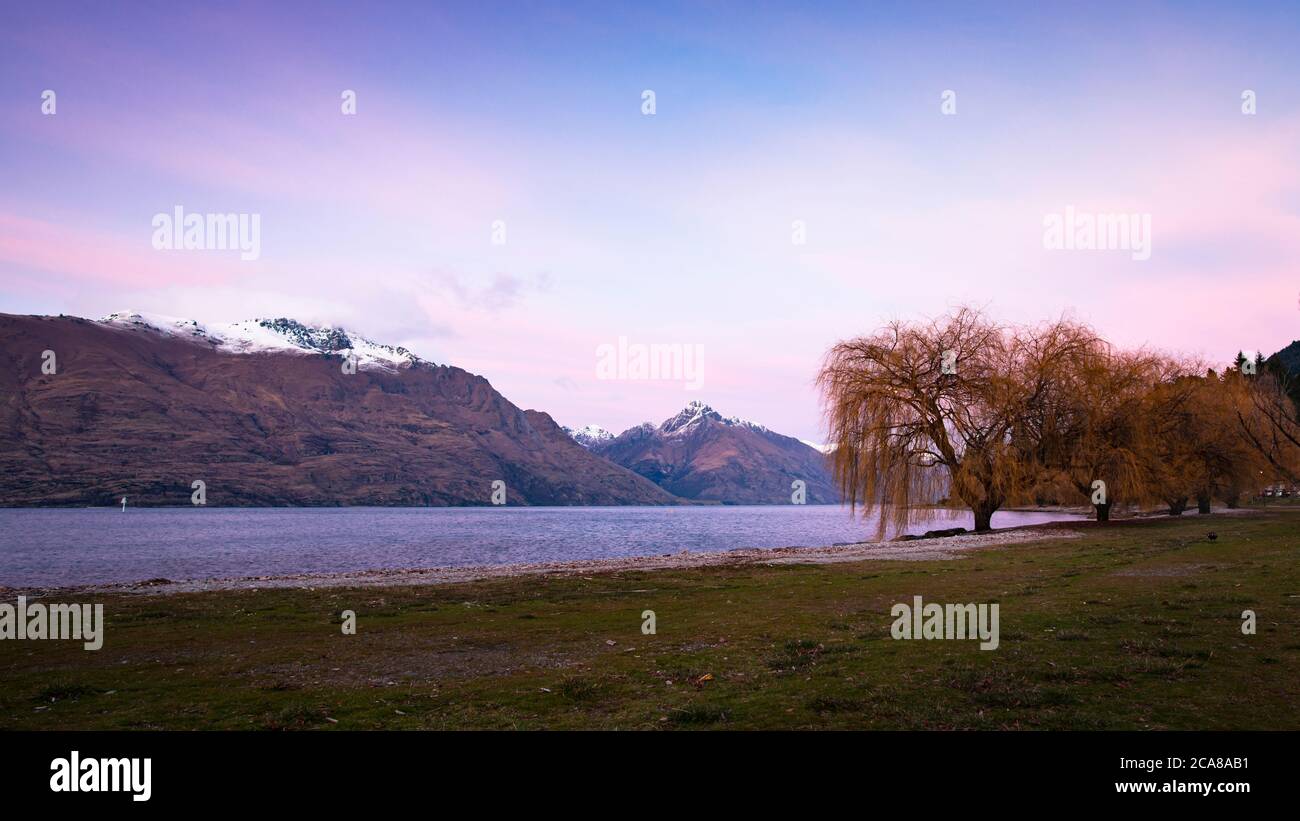 Queenstown mountain ranges hi-res stock photography and images - Alamy