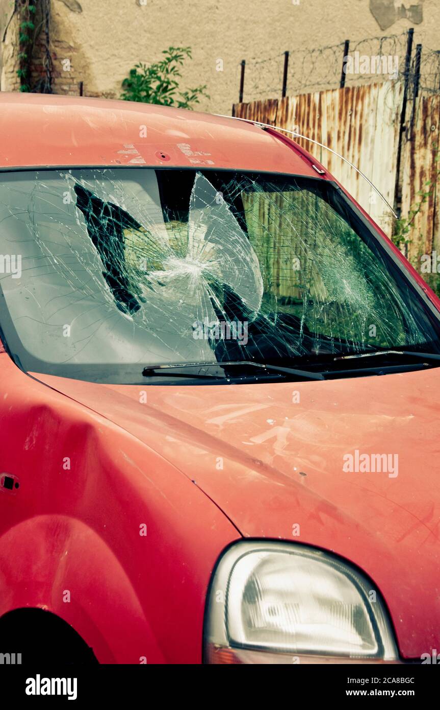 Smashed car windscreen hi-res stock photography and images - Alamy