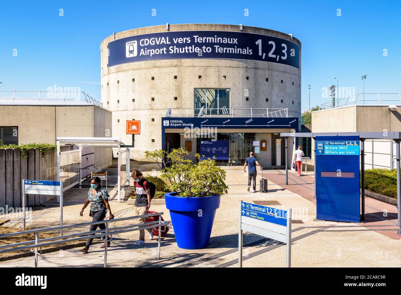 Passengers with luggages entering or leaving the CDGVAL airport shuttle ...