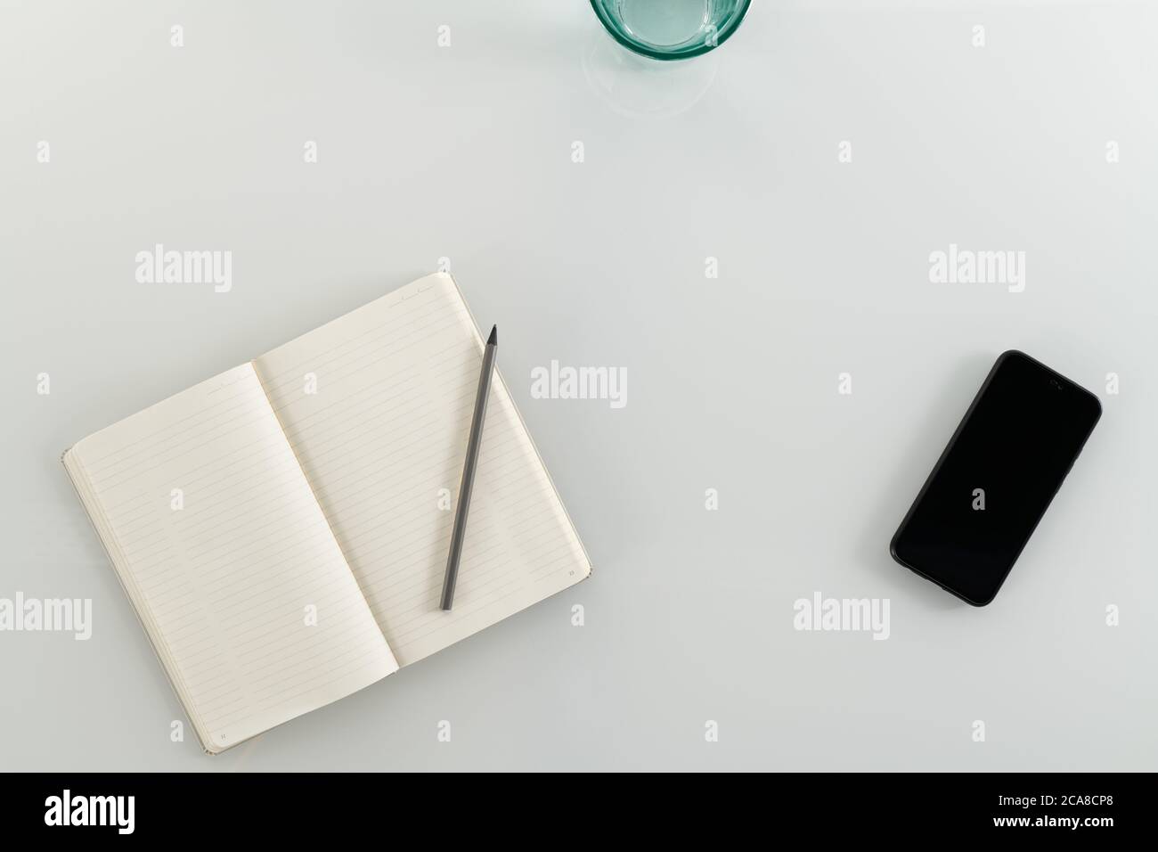 Office tabletop hi-res stock photography and images - Alamy