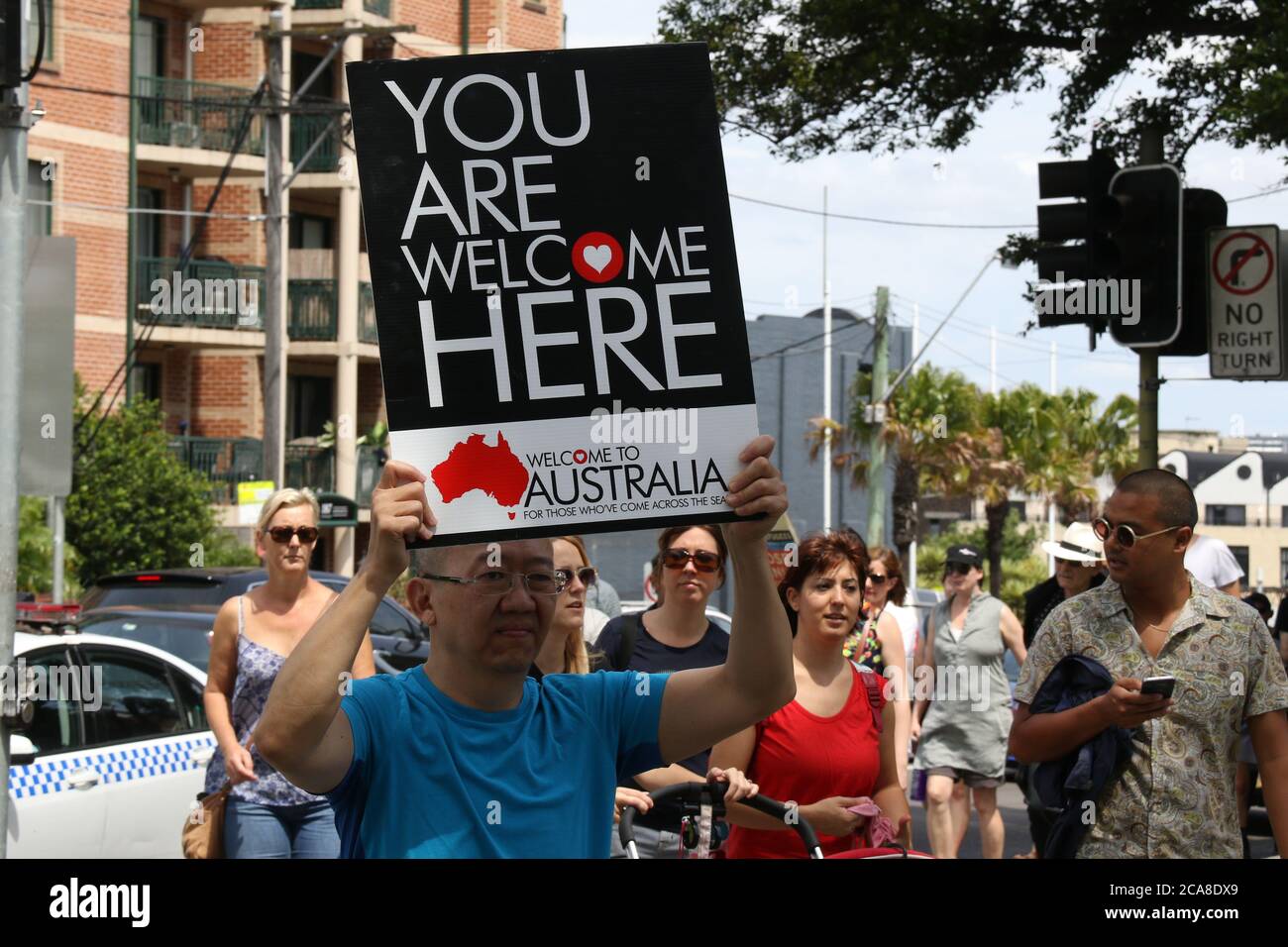 Immigrants welcome sign hi-res stock photography and images - Alamy