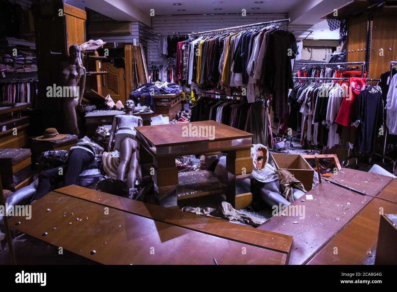 Broken mannequins hi-res stock photography and images - Alamy