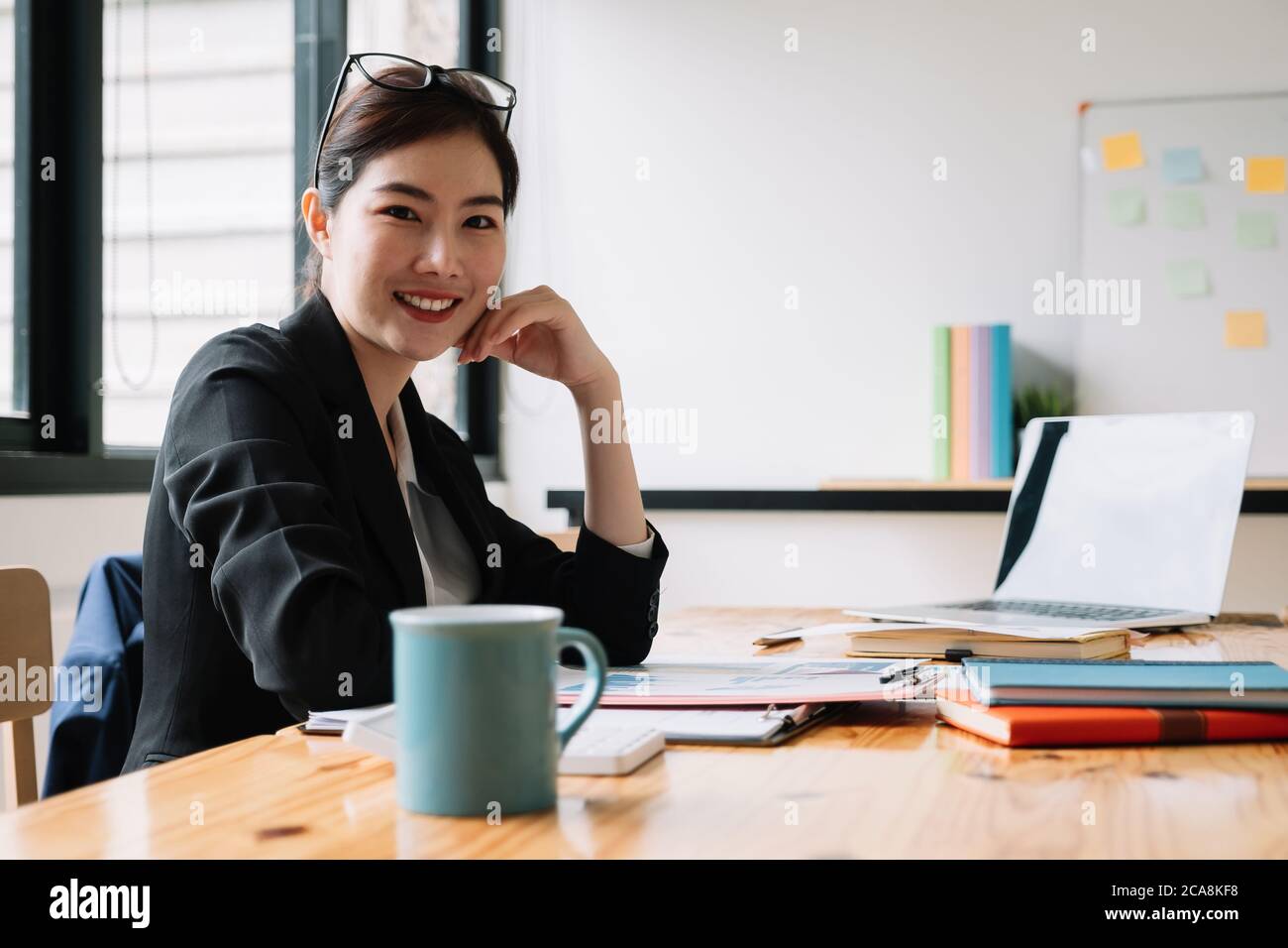 Beautiful asian secretary working hi-res stock photography and images ...