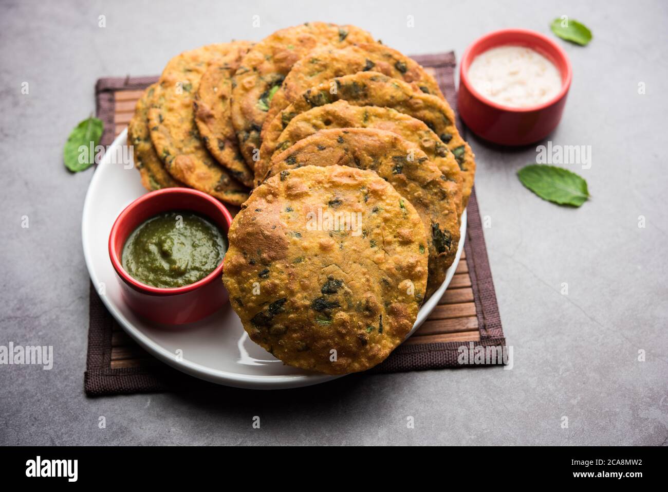 Spinach puri hi-res stock photography and images - Alamy