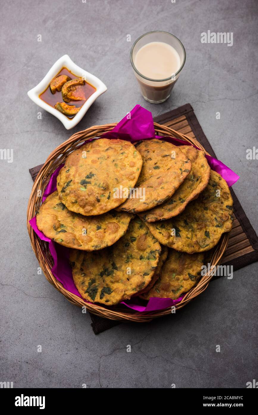 Palak Puri or spinach poori is a healthy and tasty Indian breakfast ...