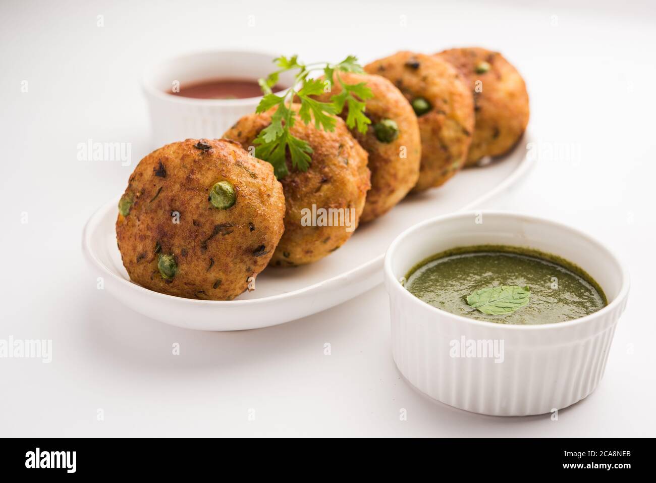Dahi aloo tikki chaat hi-res stock photography and images - Alamy