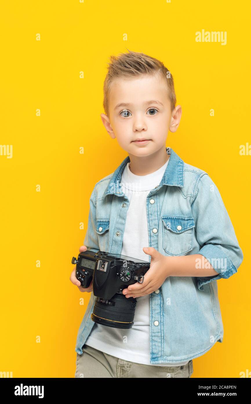 Standing holding looking at camera journalist hi-res stock photography ...