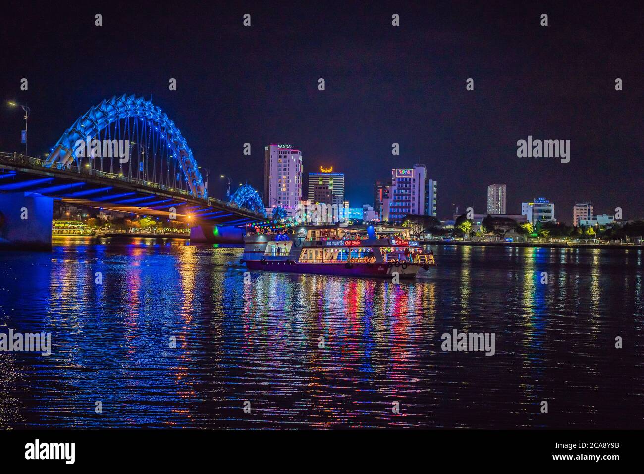 Night life and rivers fire hi-res stock photography and images - Alamy