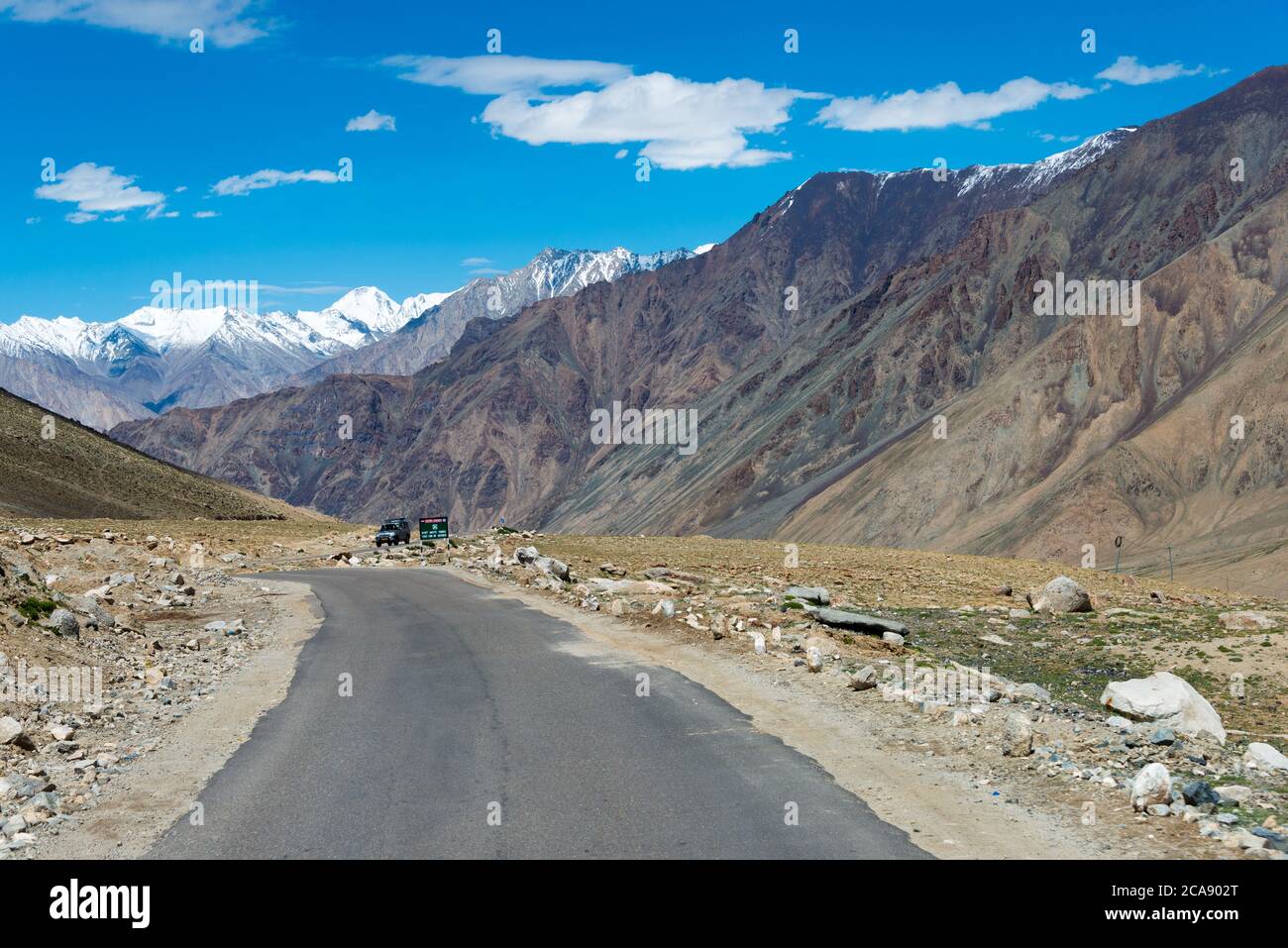 Khardungla road hi-res stock photography and images - Alamy