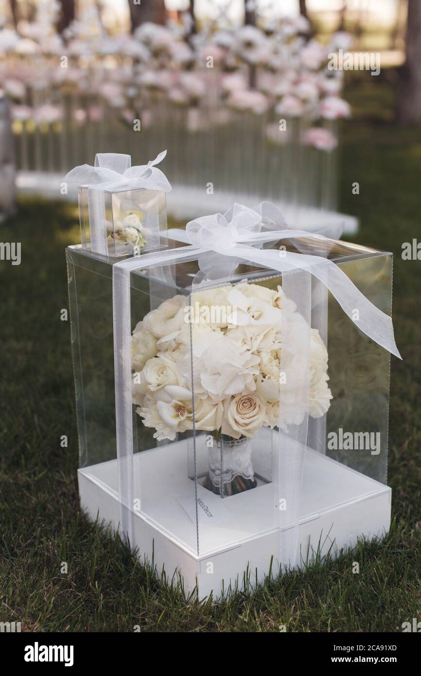 Bouquet in box hi-res stock photography and images - Alamy