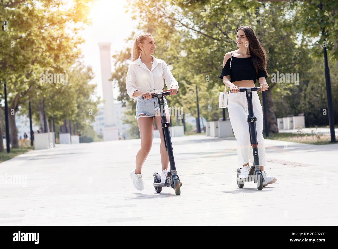 Driving with friends hi-res stock photography and images - Alamy
