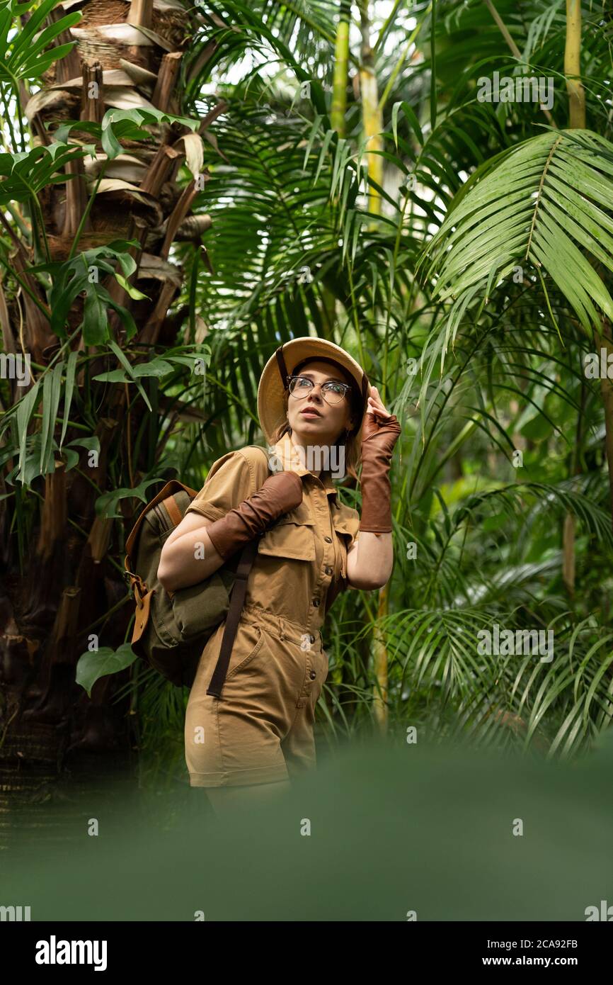 Female explorer rainforest hi-res stock photography and images - Alamy