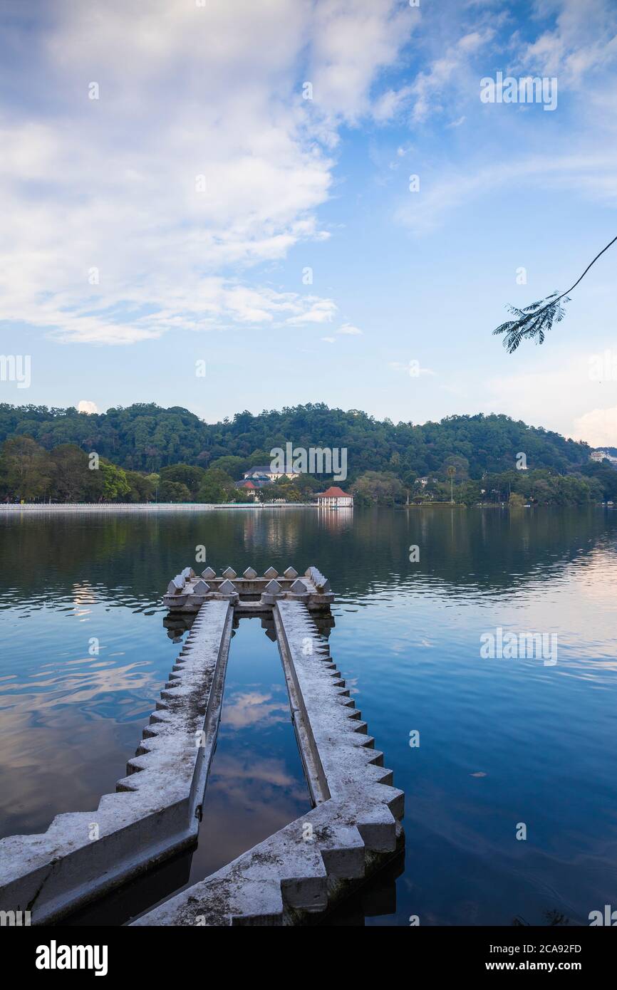 Kandy Lake and the Temple of the Tooth, Kandy, UNESCO World Heritage ...