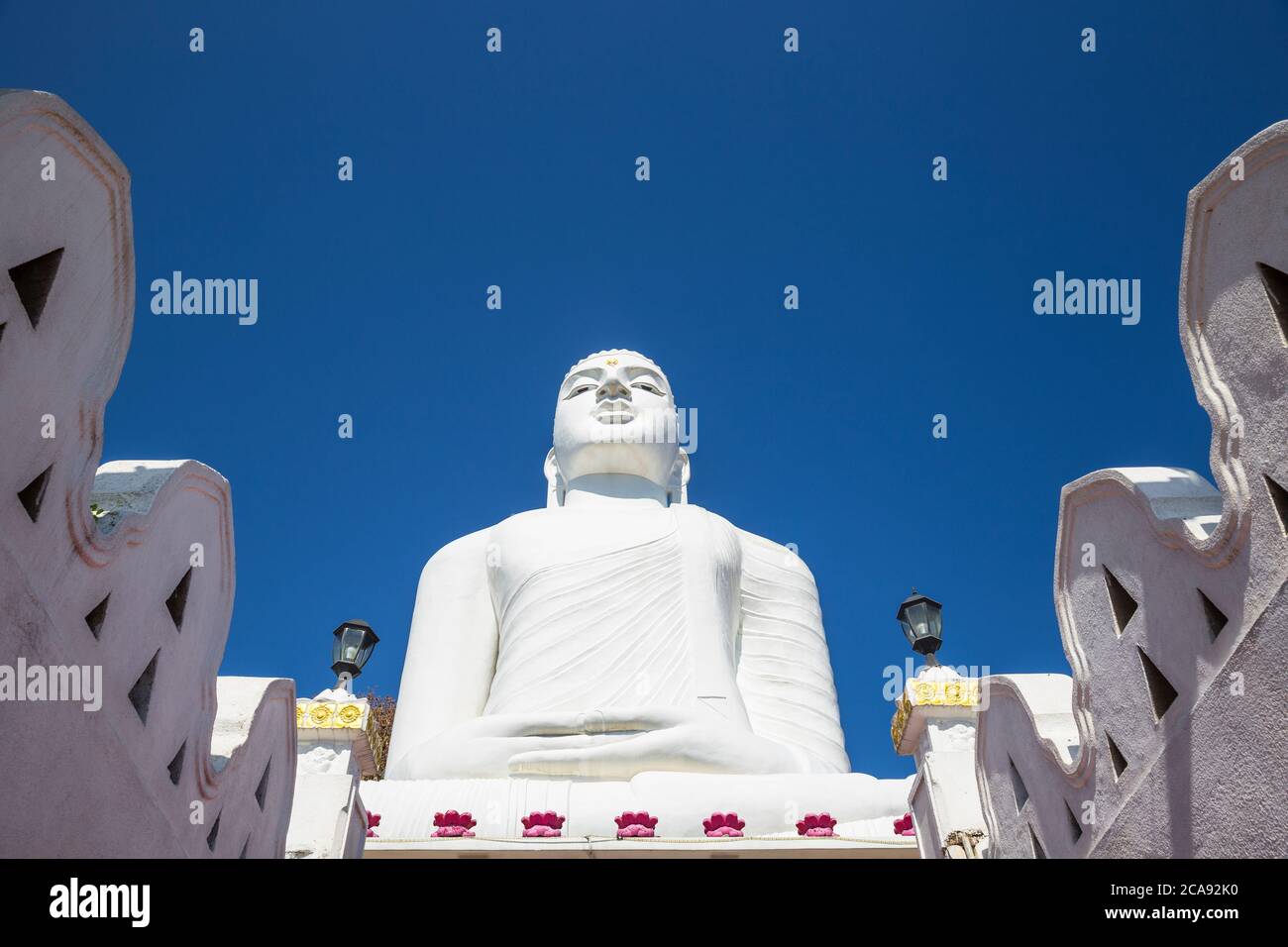 Kandy sri lanka bahiravokanda vihara buddha hi-res stock photography ...