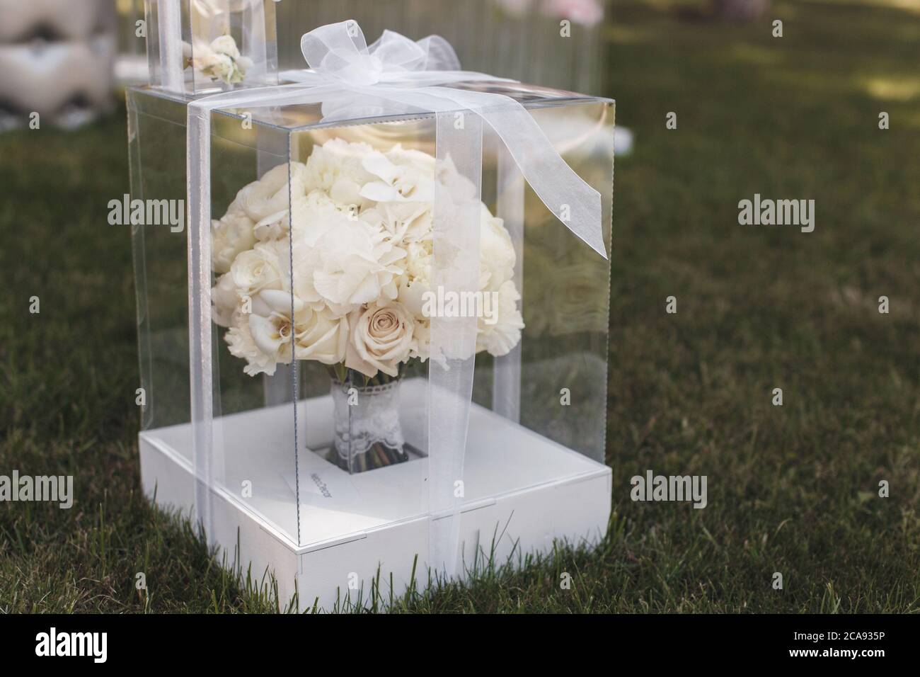 Bouquet in box hi-res stock photography and images - Alamy