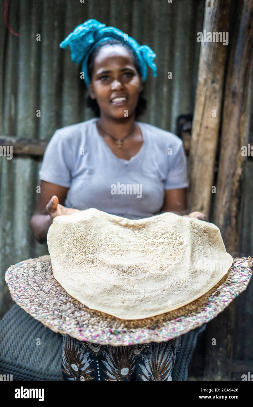 Woman showing the traditional Injera flatbread, Berhale, Afar Region ...
