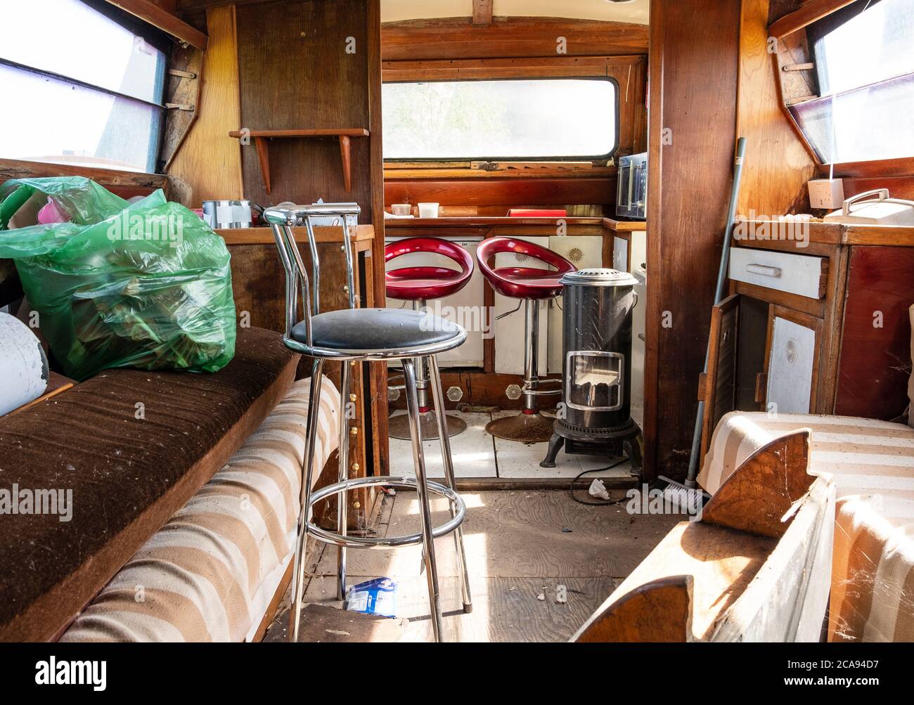 Trashed room hi-res stock photography and images - Alamy