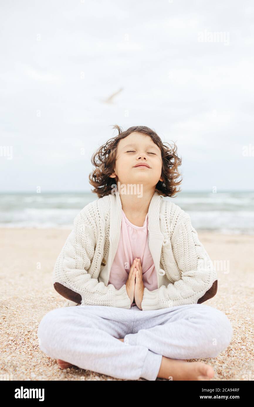 Happiness peaceful hi-res stock photography and images - Alamy