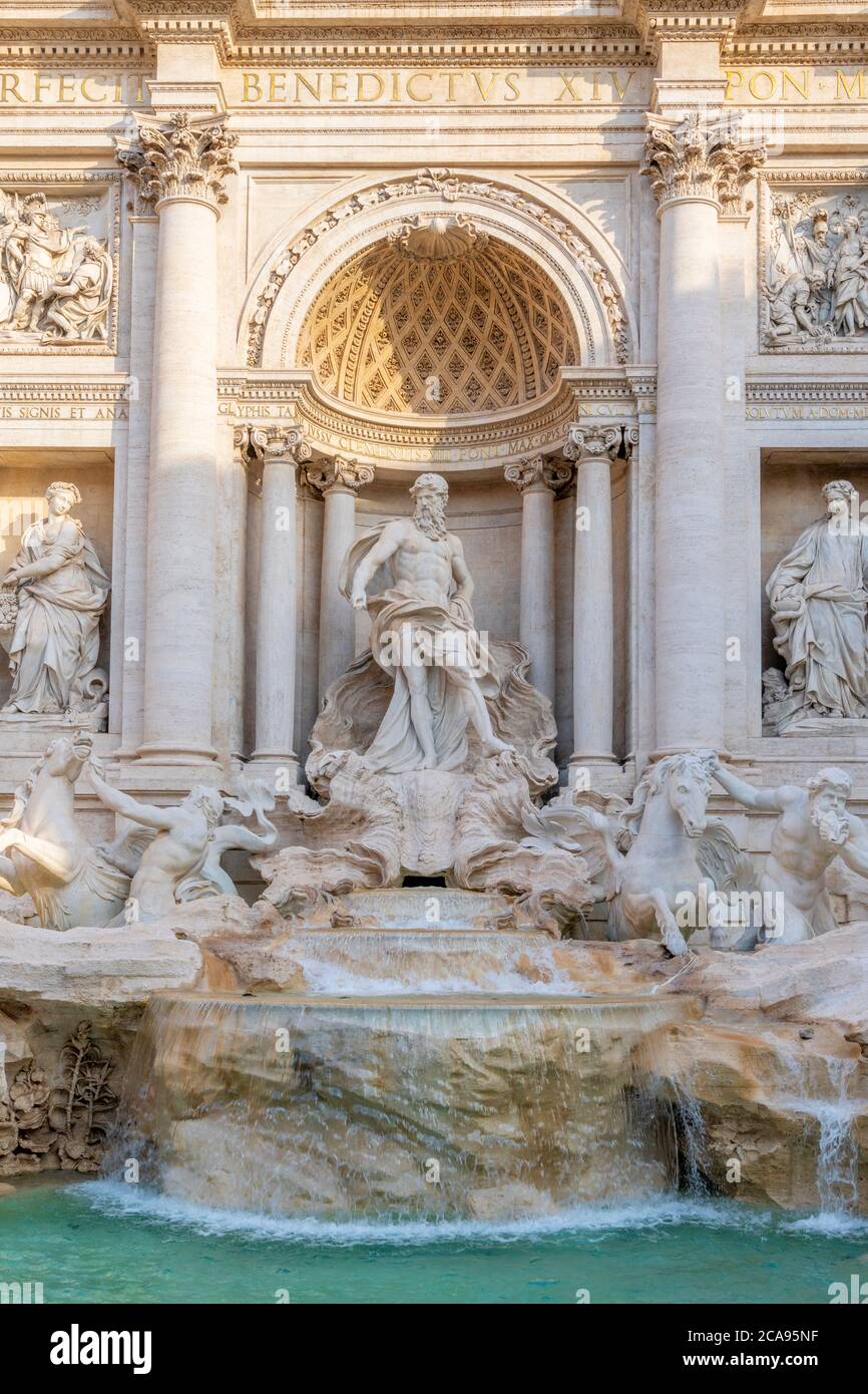 Statue of oceanus hi-res stock photography and images - Alamy