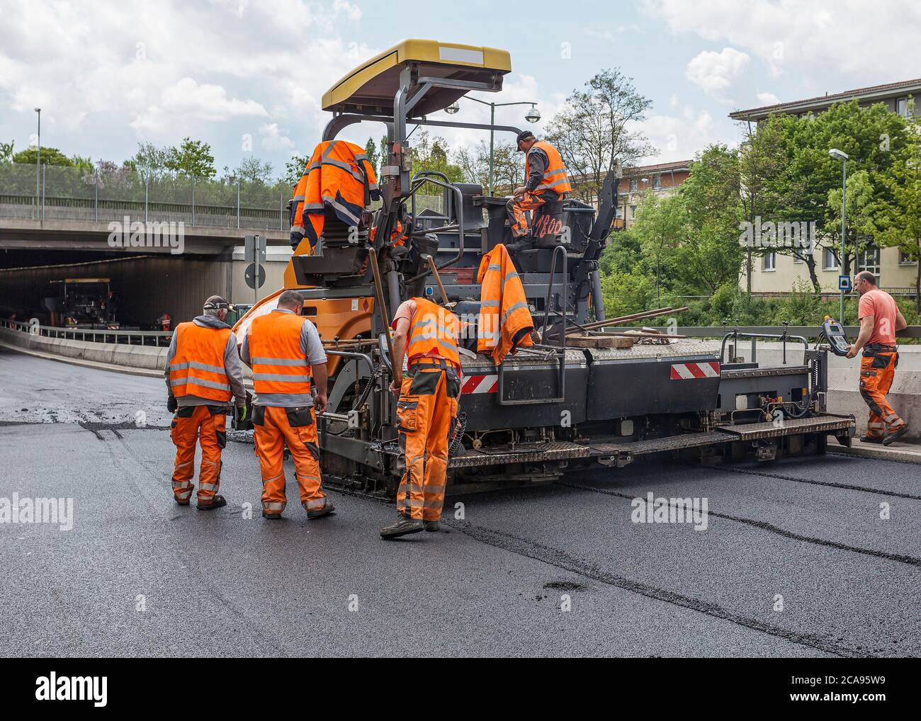 Bitumen road construction hi-res stock photography and images - Alamy