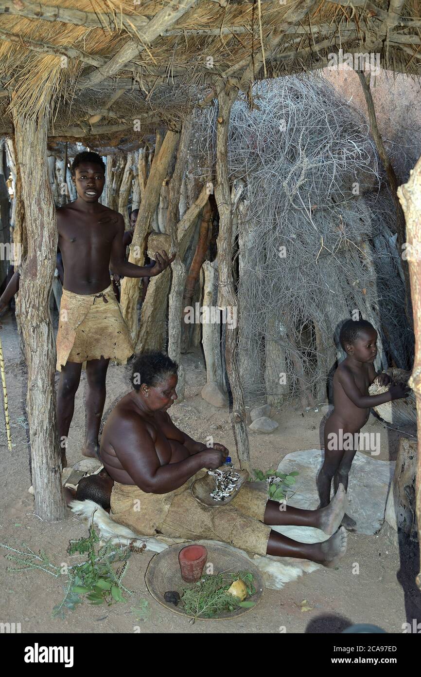 DAMARA TRIBE IN THE NAMIB DESERT IN NAMIBIA Stock Photo - Alamy