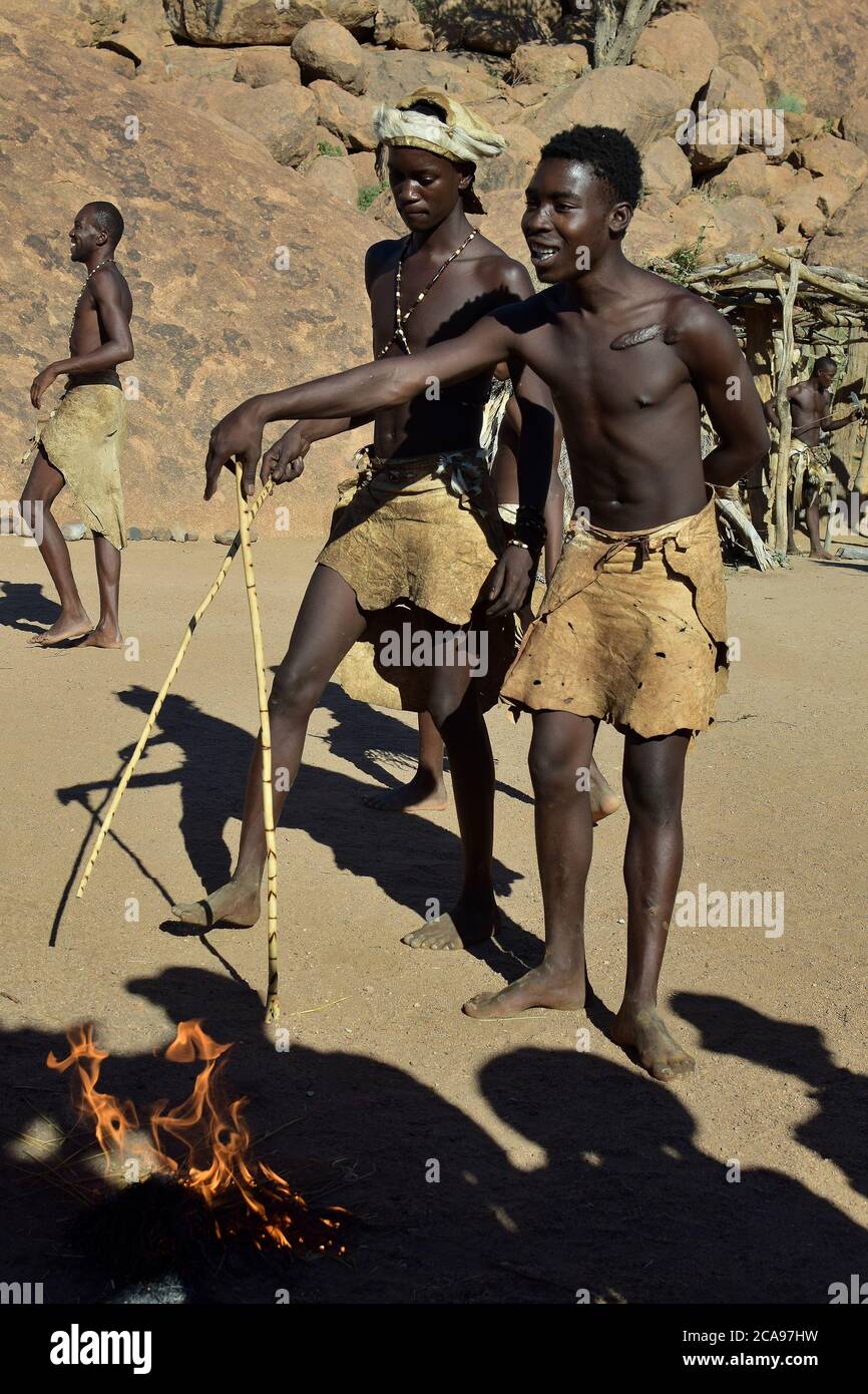DAMARA TRIBE IN THE NAMIB DESERT IN NAMIBIA Stock Photo - Alamy