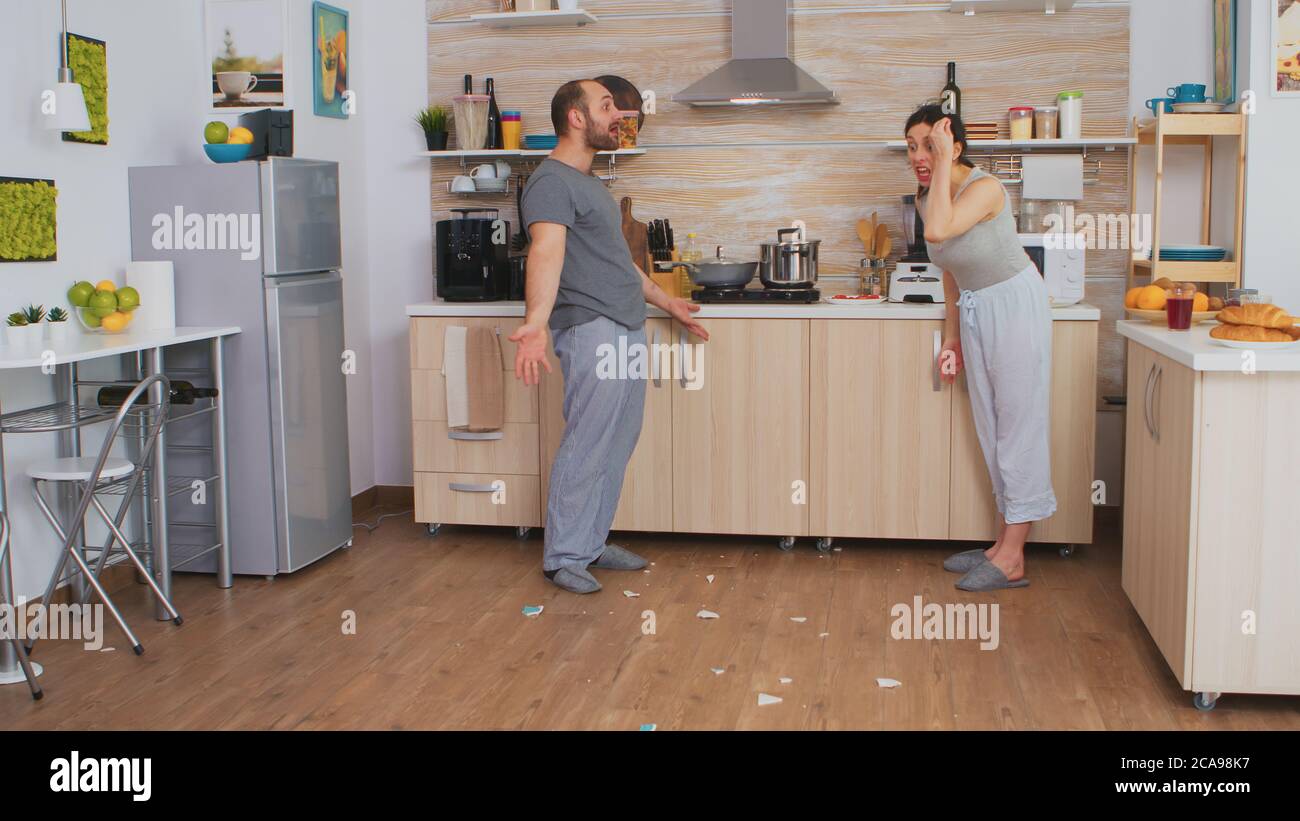 Breaking dishes hi-res stock photography and images - Alamy