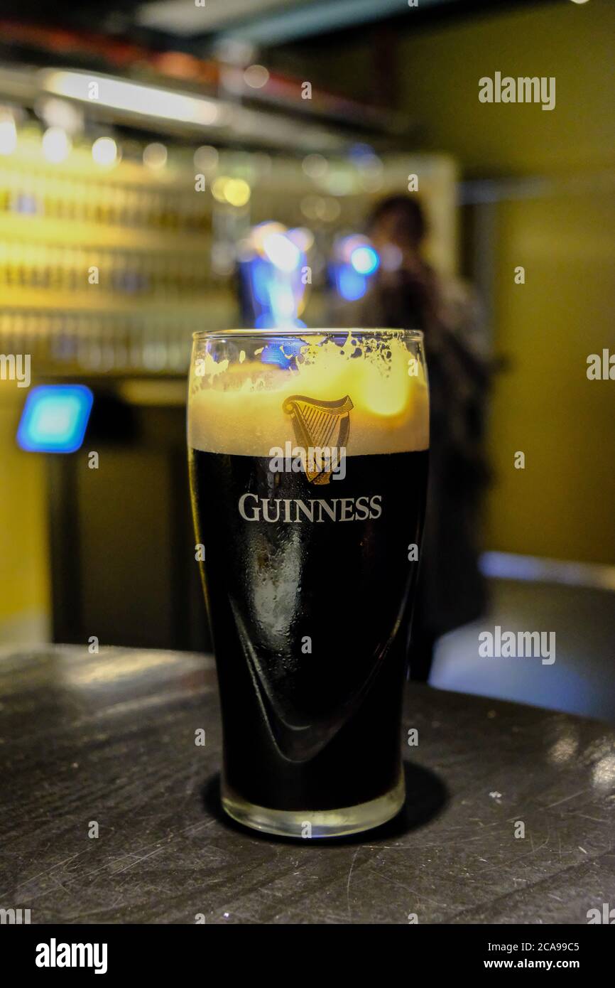 Pint of guinness hi-res stock photography and images - Alamy