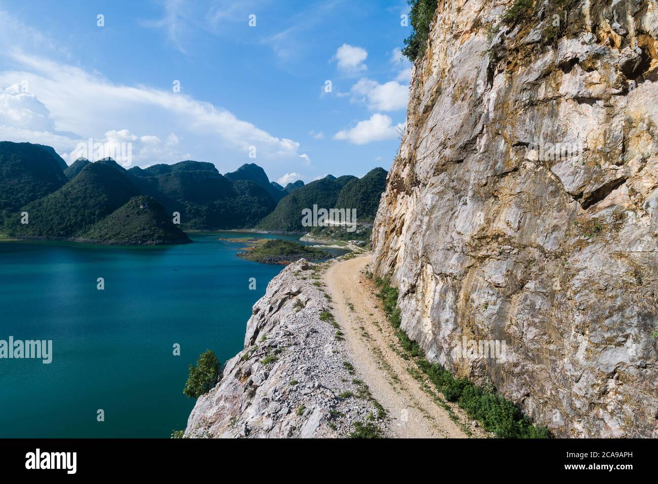 Road rough rocky mountains hi-res stock photography and images - Alamy