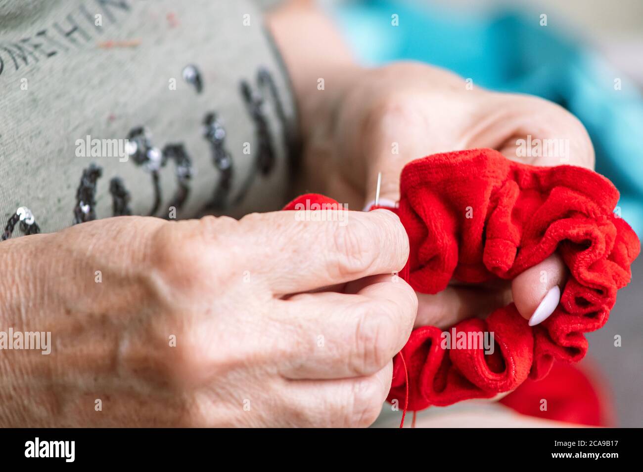 Elderly hands hands sew cloth hi-res stock photography and images - Alamy