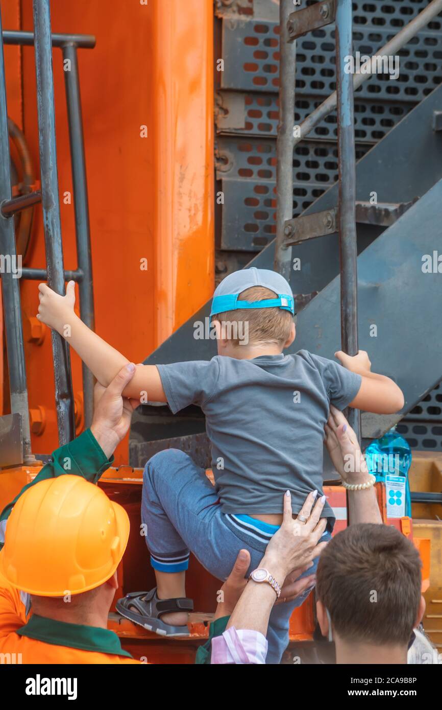 Child climb ladder parent help hi-res stock photography and images - Alamy