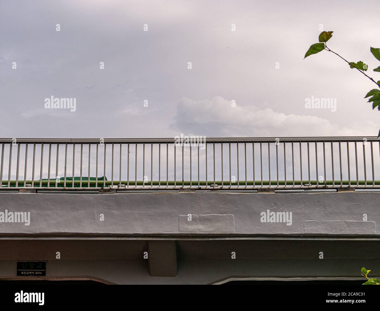 Moisture bridge hi-res stock photography and images - Alamy