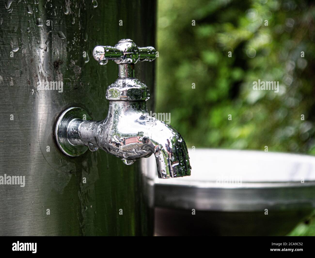 Handle turn water hi-res stock photography and images - Alamy
