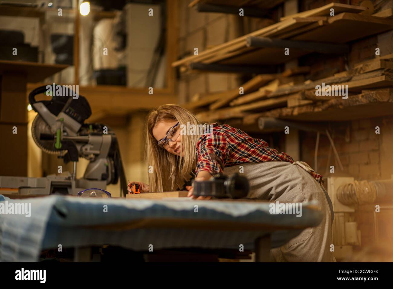 Skillful wood cutting hi-res stock photography and images - Alamy