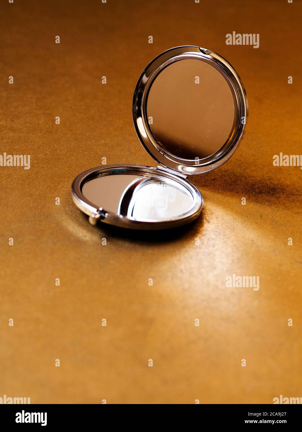 Pocket mirror hi-res stock photography and images - Alamy
