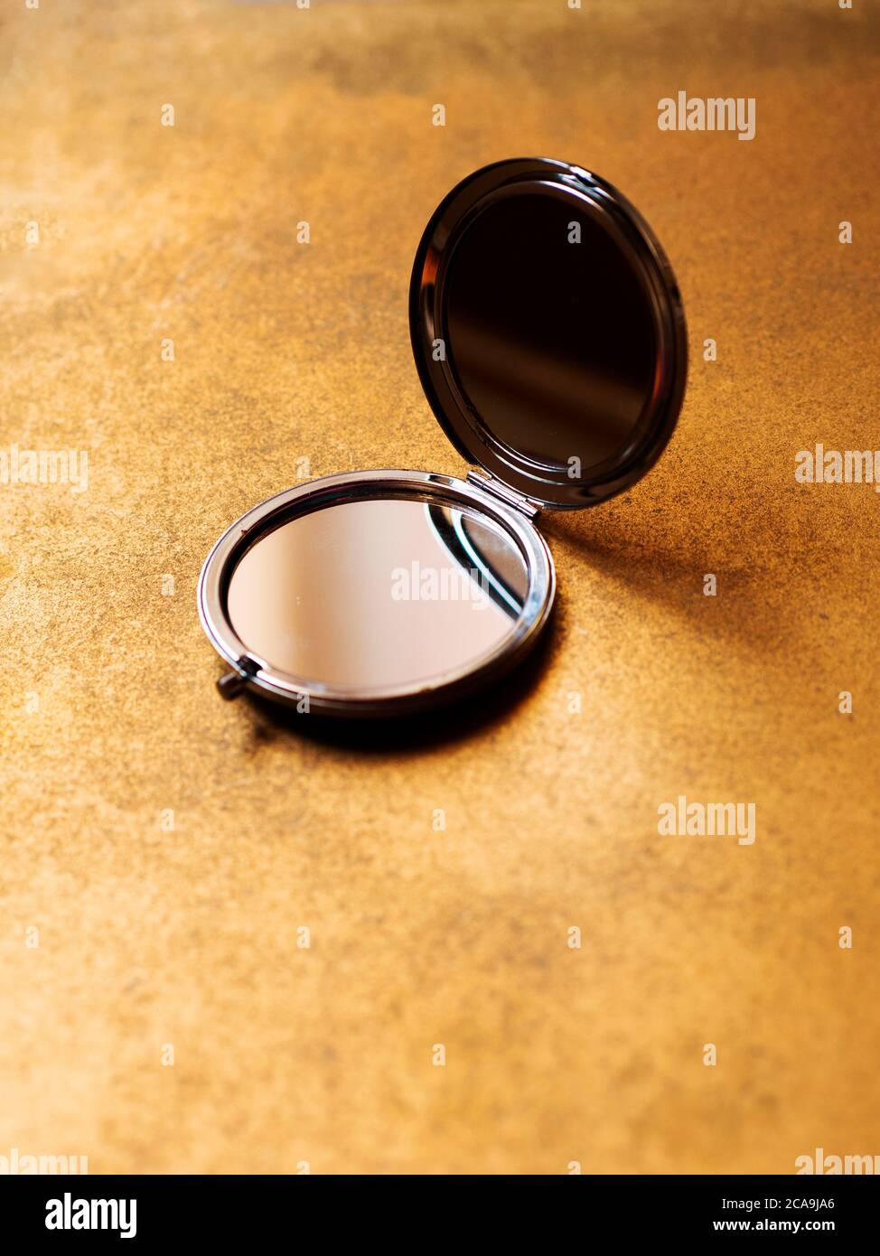 Pocket mirror hi-res stock photography and images - Alamy