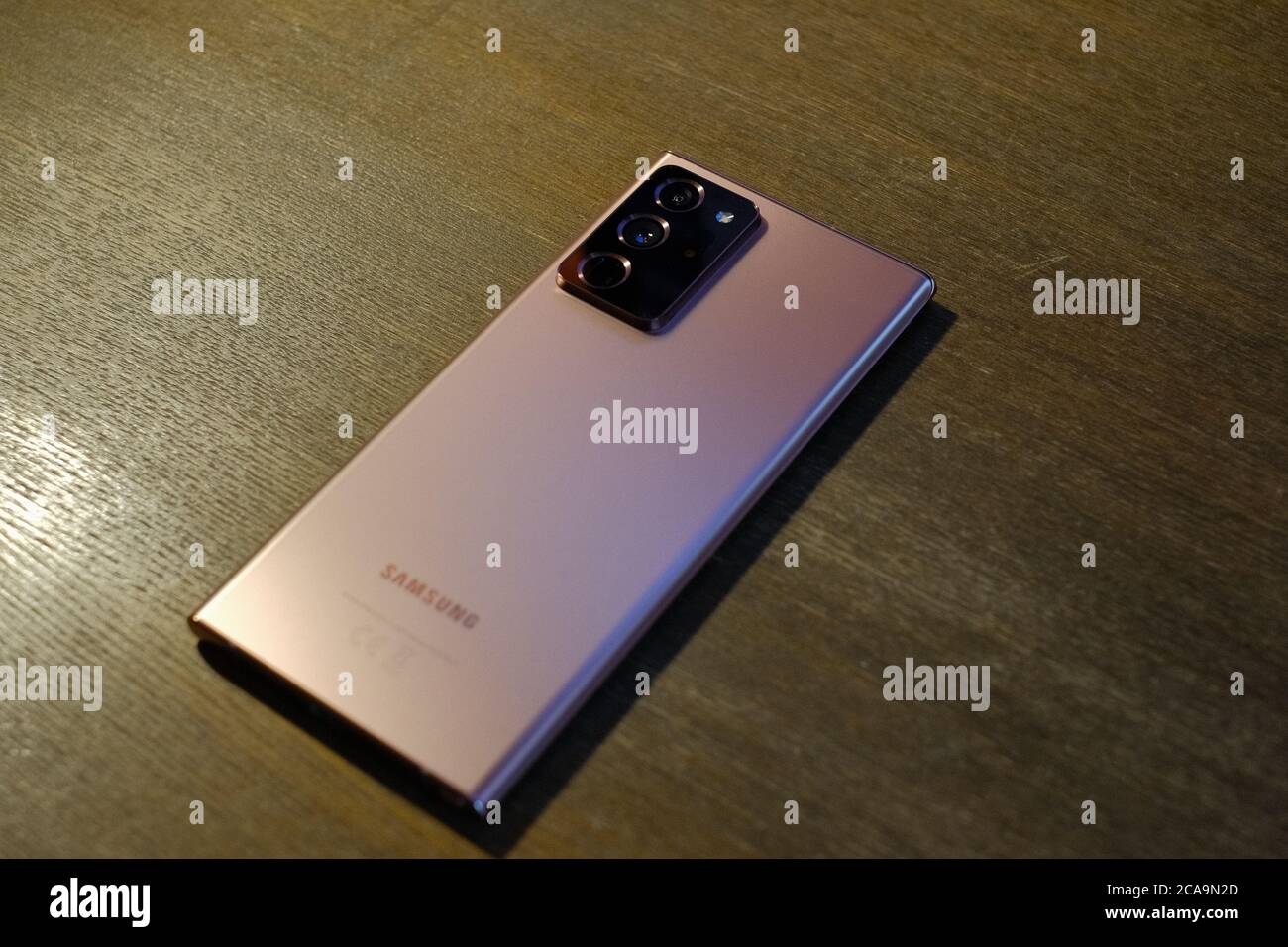 Samsung galaxy note 20 ultra hi-res stock photography and images - Alamy