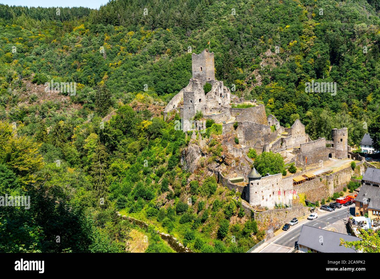 Medieval castles hi-res stock photography and images - Alamy