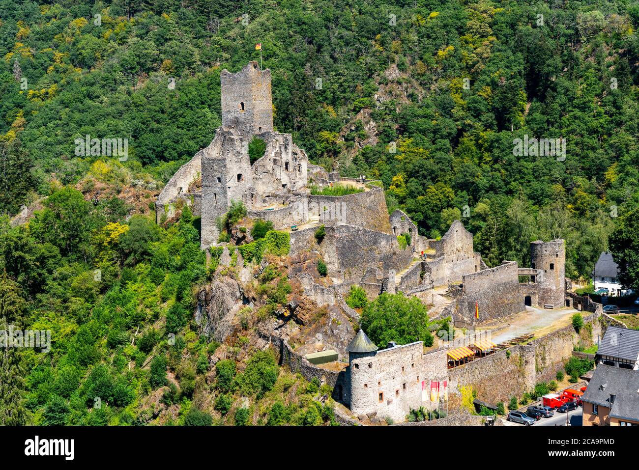 Medieval castles hi-res stock photography and images - Alamy