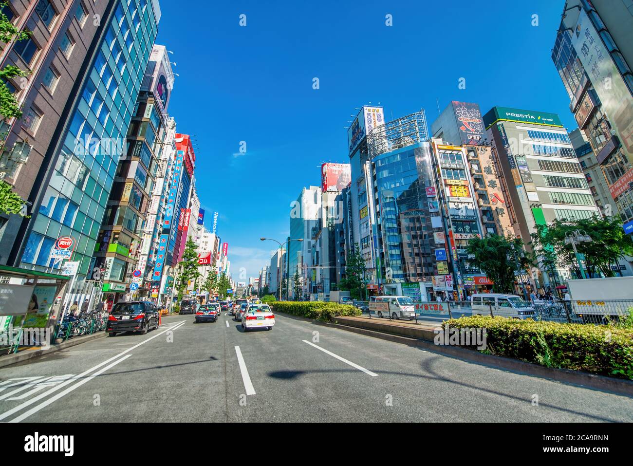 Modern japanese apartment buildings hi-res stock photography and images ...