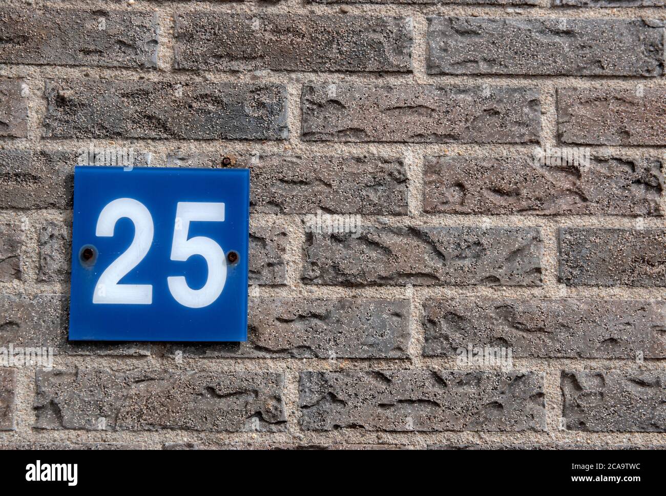 House number 25 sign hi-res stock photography and images - Alamy