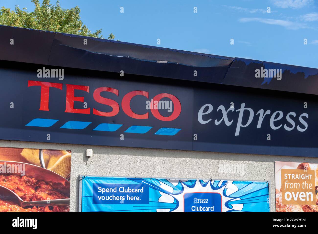 Tesco express logo hi-res stock photography and images - Alamy