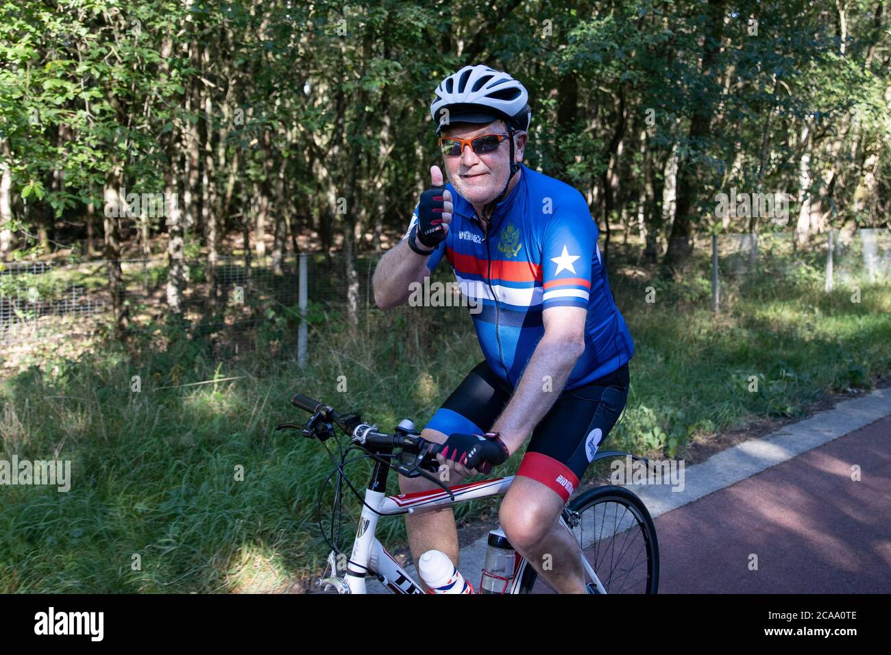 CUIJK, De Amerikaanse ambassadeur Hoekstra fietst deze week door alle ...