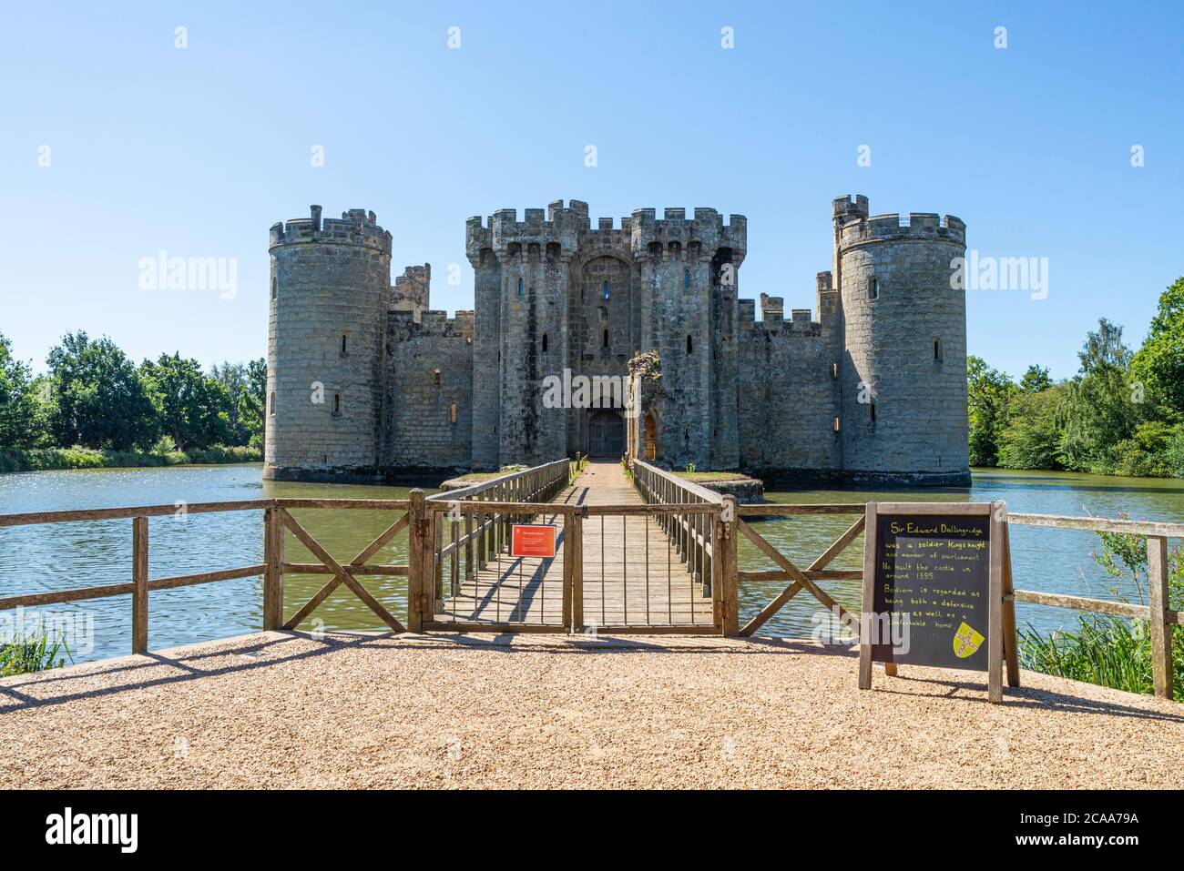 Bodiam castle hi-res stock photography and images - Alamy