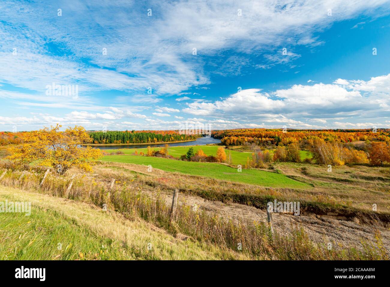 Quebec and fall color hi-res stock photography and images - Alamy